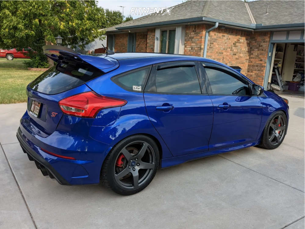 2015 Ford Focus ST with 18x8.5 Neuspeed Rse52 and Continental 245x40 on ...
