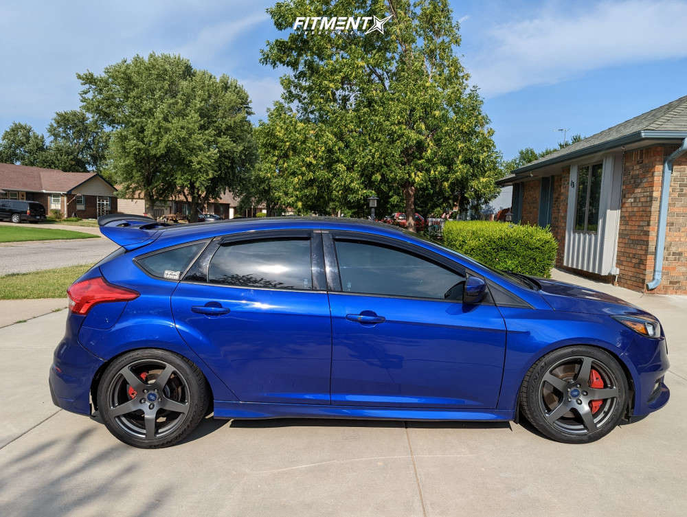 2015 Ford Focus ST with 18x8.5 Neuspeed Rse52 and Continental 245x40 on ...