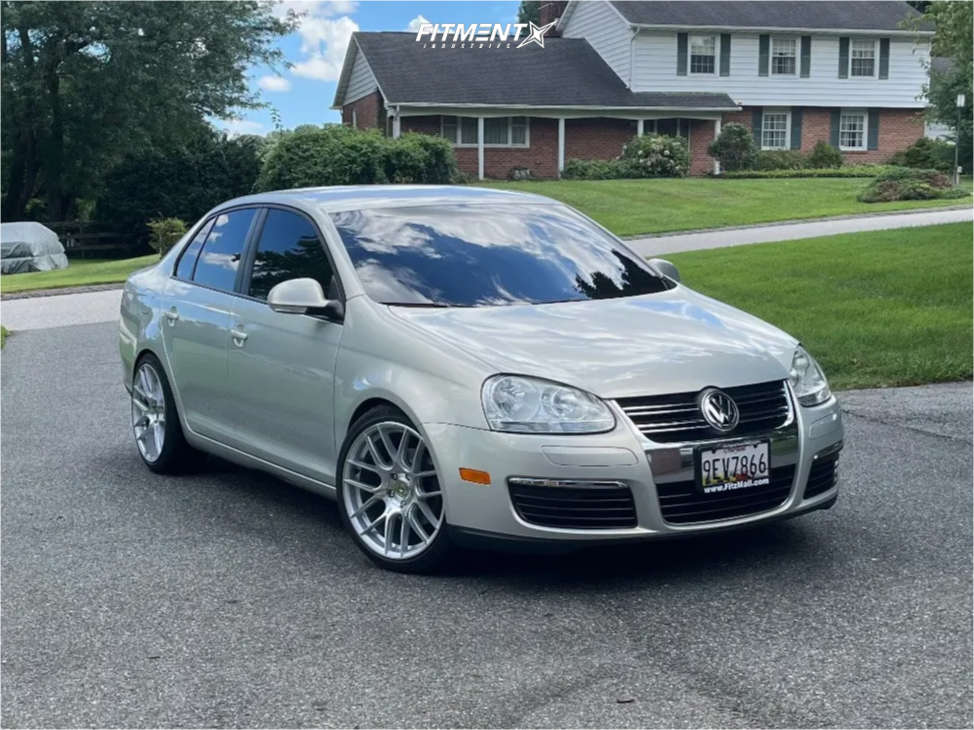 2010 Volkswagen Jetta SE with 18x8.5 Aodhan Ah-x and Vercelli 225x40 on ...