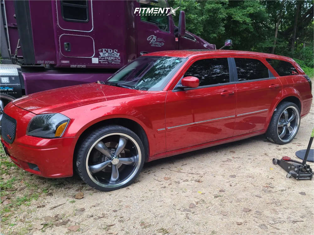 2005 Dodge Magnum R/T with 22x9.5 Vision Legend 5 and Venom Power ...