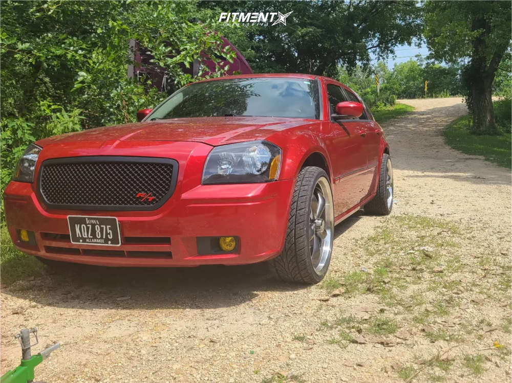 2005 Dodge Magnum R/T with 22x9.5 Vision Legend 5 and Venom Power ...