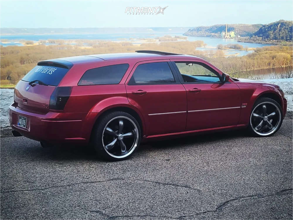 2005 Dodge Magnum R/T with 22x9.5 Vision Legend 5 and Venom Power ...