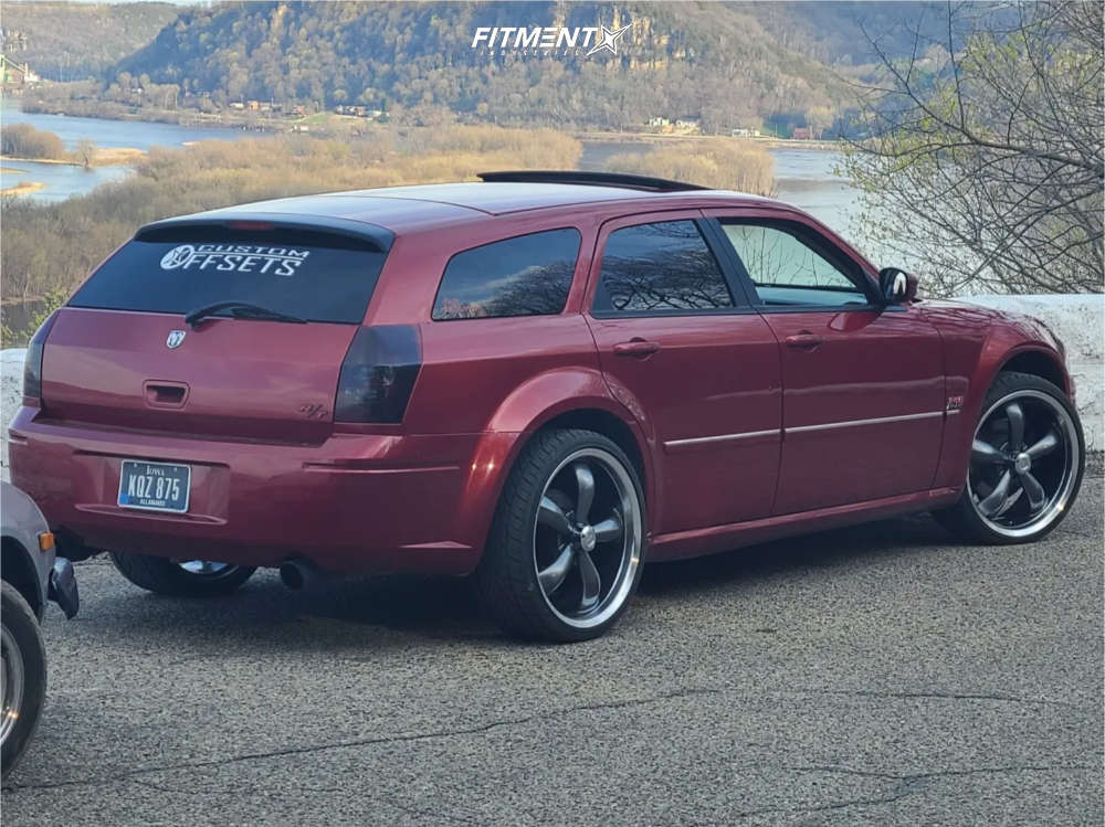 2005 Dodge Magnum R/T with 22x9.5 Vision Legend 5 and Venom Power ...
