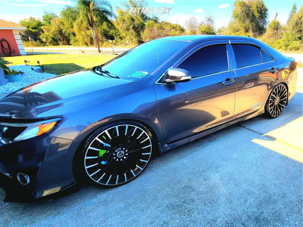 2014 Toyota Camry SE with 22x8.5 VCT Hangman and Lexani 235x30 on ...