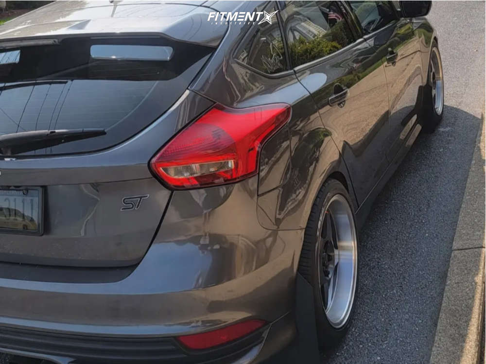 2018 Ford Focus ST with 18x8 Vors SP1 and Toyo Tires 225x35 on Lowering ...
