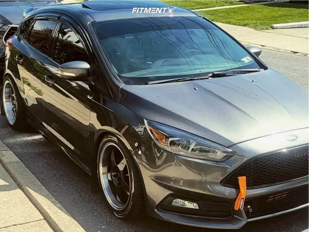 2018 Ford Focus ST with 18x8 Vors SP1 and Toyo Tires 225x35 on Lowering ...