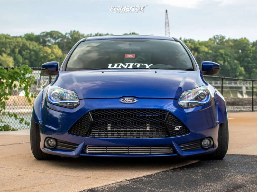 2014 Ford Focus ST with 18x10.5 ESR Cs15 and Nitto 235x40 on Coilovers ...