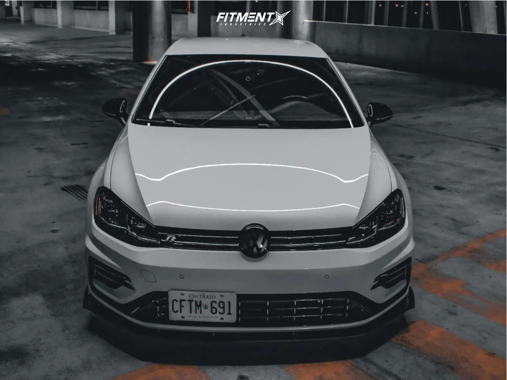 2018 Volkswagen Golf R Base with 18x8.5 Fifteen52 Tarmac Evo and ...