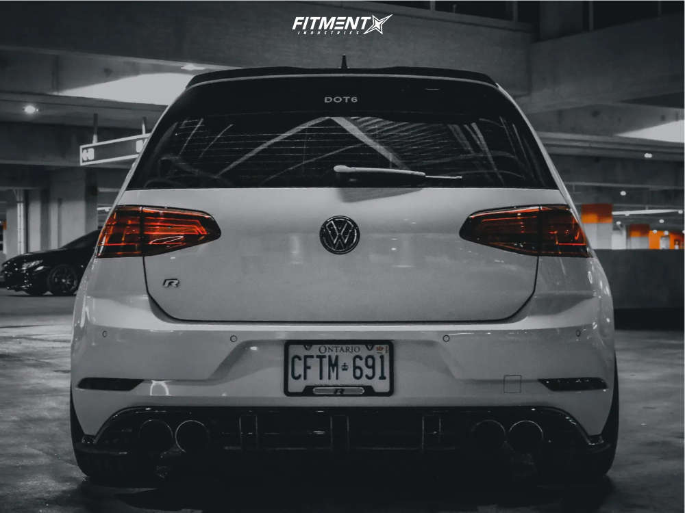 2018 Volkswagen Golf R Base with 18x8.5 Fifteen52 Tarmac Evo and ...