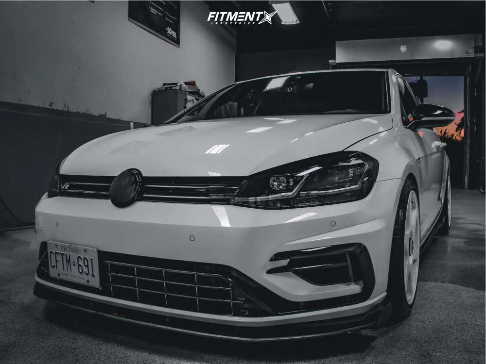 2018 Volkswagen Golf R Base with 18x8.5 Fifteen52 Tarmac Evo and ...