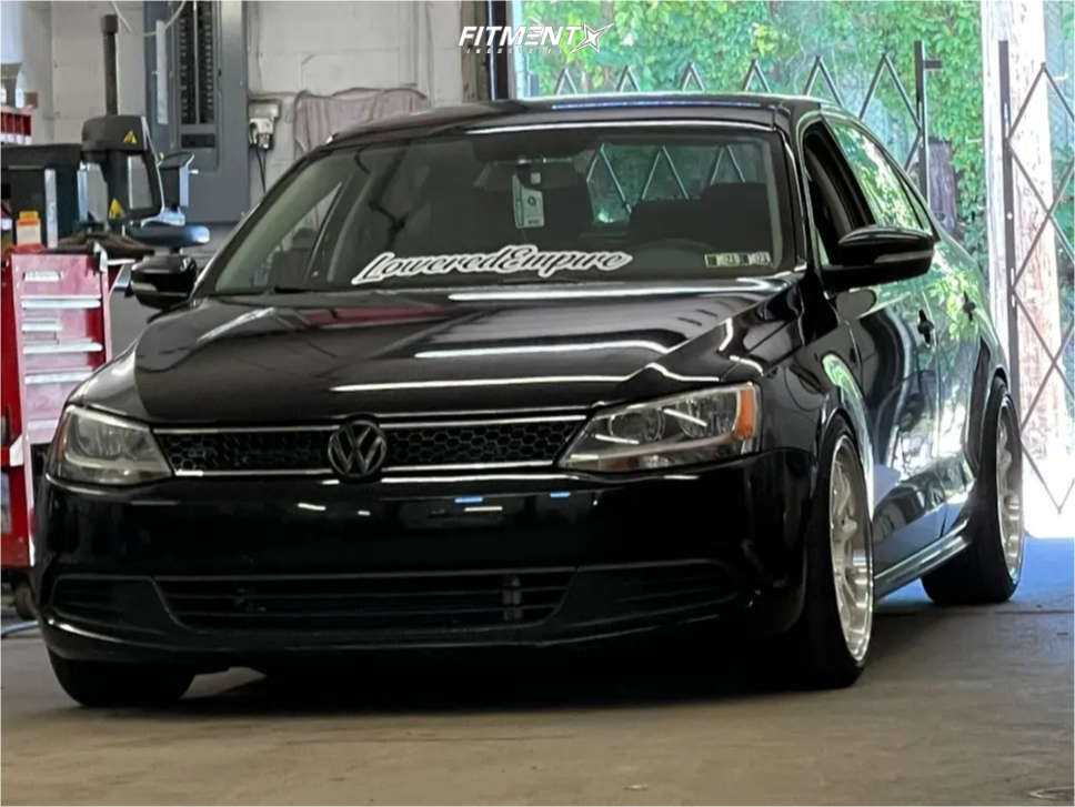 2013 Volkswagen Jetta SE with 18x8.5 ESR Cs12 and Vercelli 225x40 on ...