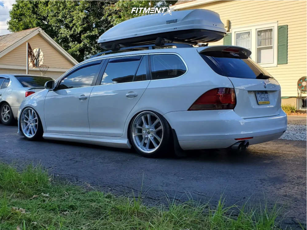 2011 Volkswagen Jetta Base with 18x8.5 ARC Ar5 and Forceum 215x40 on ...