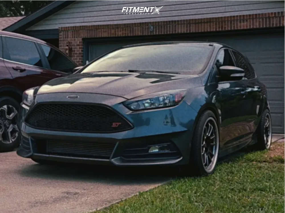 2018 Ford Focus ST with 18x9 Cosmis Racing Xt-206r and Ironman 235x40 ...