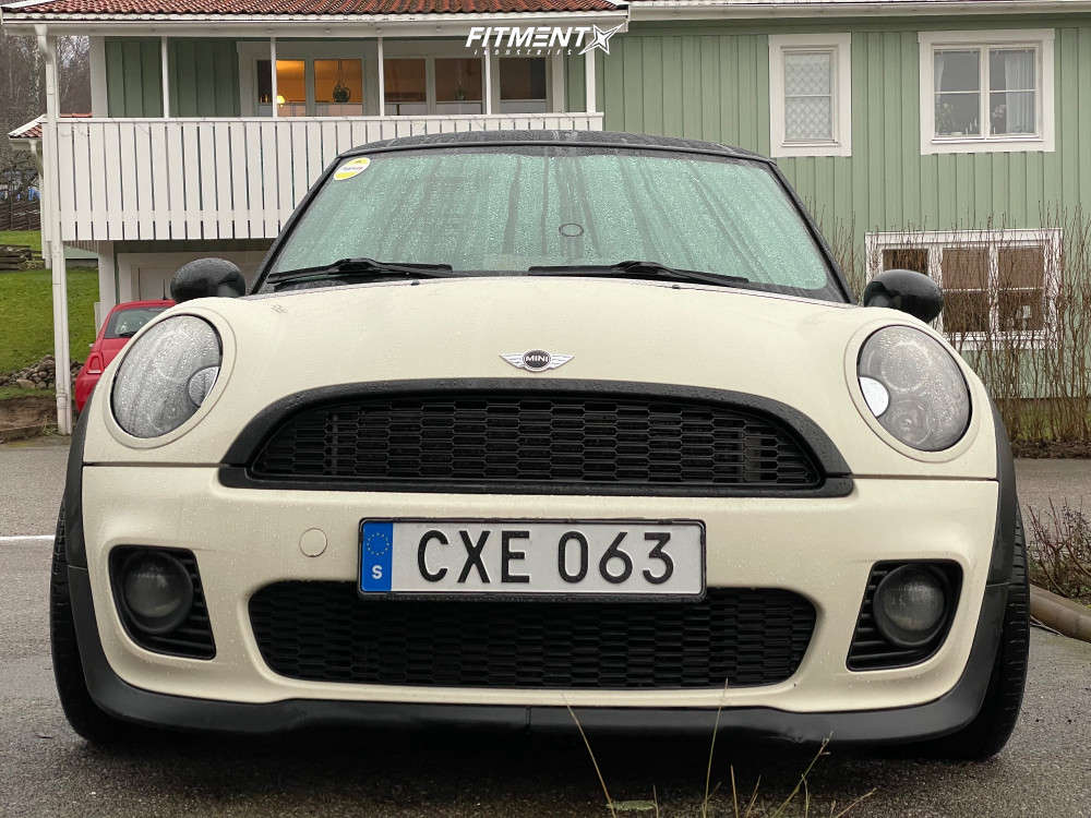 2007 Mini Cooper S with 17x8 Japan Racing Jr3 and Pirelli 225x45 on ...