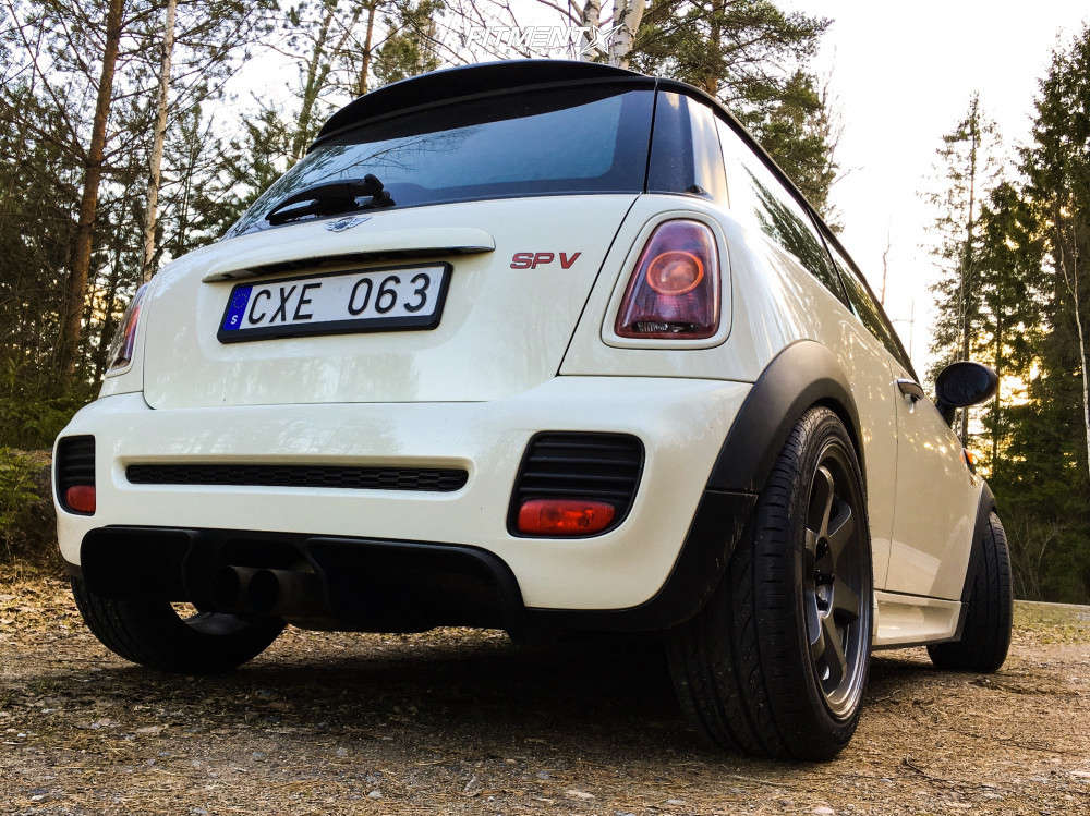 2007 Mini Cooper S with 17x8 Japan Racing Jr3 and Pirelli 225x45 on ...