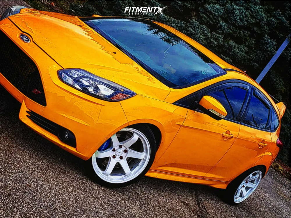 2014 Ford Focus ST with 18x9.5 Rota Grid and Bridgestone 215x40 on ...