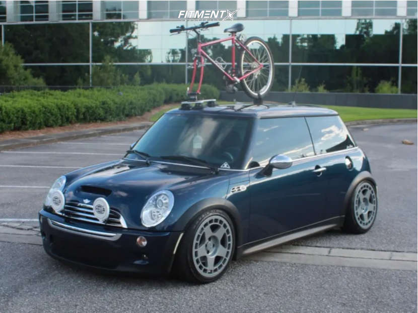 2006 Mini Cooper S with 17x7.5 Fifteen52 Turbomac and Maxxis 205x45 on ...