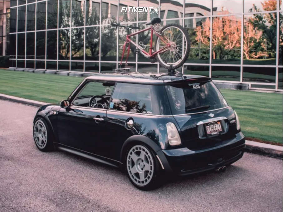 2006 Mini Cooper S with 17x7.5 Fifteen52 Turbomac and Maxxis 205x45 on ...