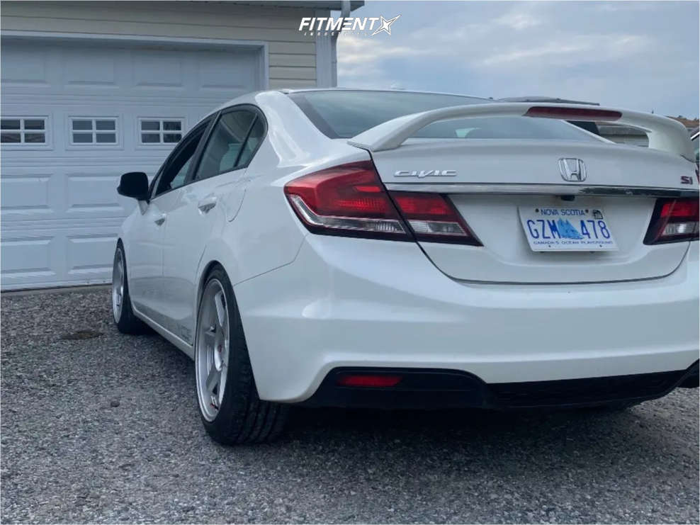 2013 Honda Civic Si with 18x8.5 ESR Sr07 and Starfire 215x45 on ...