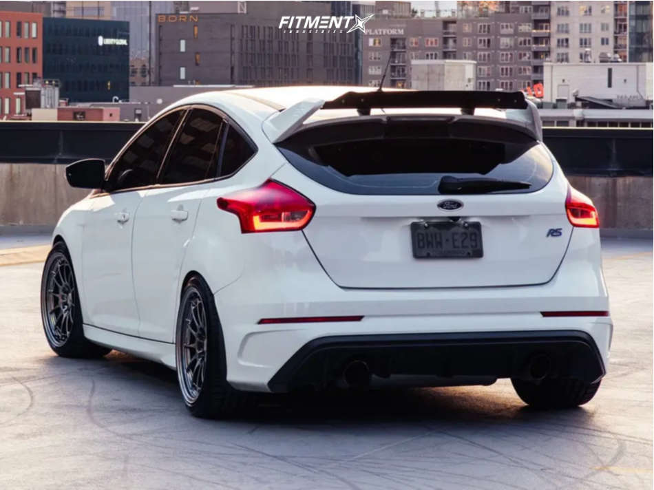 2016 Ford Focus RS with 18x9.5 Enkei Nt03m and Falken 255x35 on ...