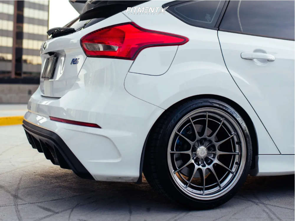 2016 Ford Focus RS with 18x9.5 Enkei Nt03m and Falken 255x35 on ...