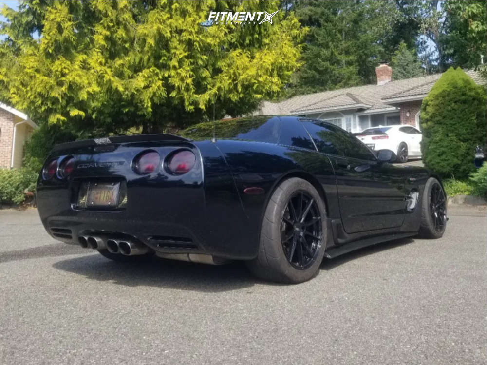 2004 Chevrolet Corvette Z06 with 18x10.5 Flow One Race Spec F4 and ...