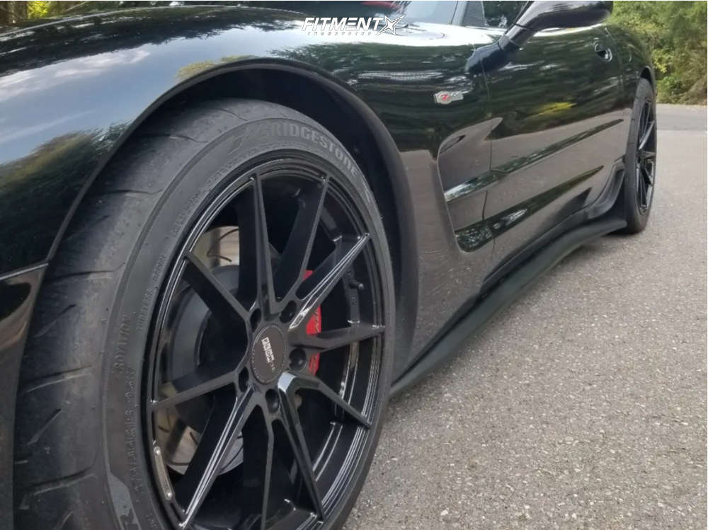 2004 Chevrolet Corvette Z06 with 18x10.5 Flow One Race Spec F4 and ...