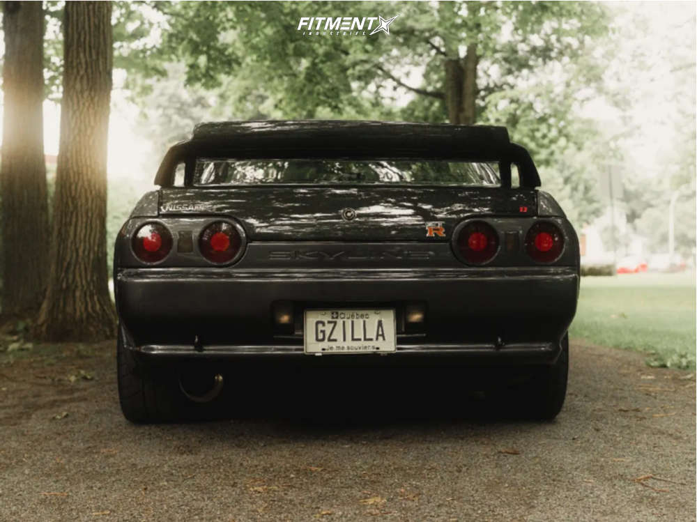 1990 Nissan Skyline GT-R with 18x9.5 Desmond Wise Sport and Hankook ...