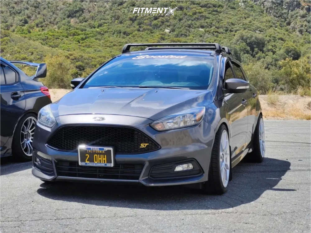 2017 Ford Focus ST with 19x8.5 Rotiform Dtm and Nitto 245x40 on ...