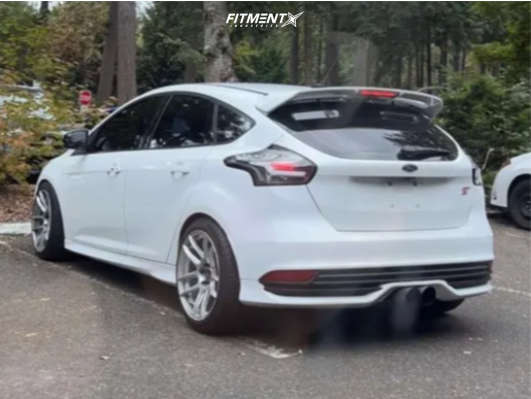 2016 Ford Focus ST with 18x9.5 ESR Cs8 and Michelin 245x40 on Lowering ...
