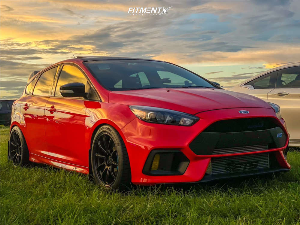 2018 Ford Focus RS with 18x8.5 Superspeed Rf03rr and Michelin 245x40 on ...