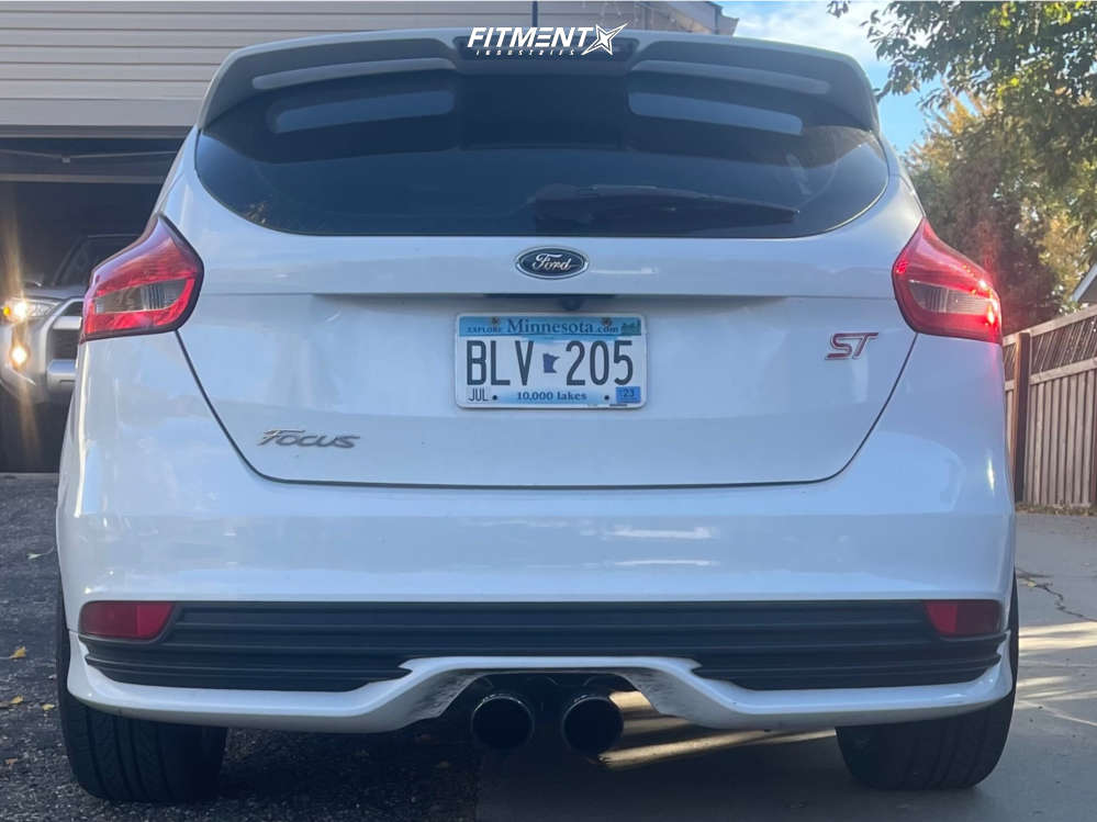 2018 Ford Focus ST with 18x8.5 Konig Ampliform and Vercelli 245x45 on ...