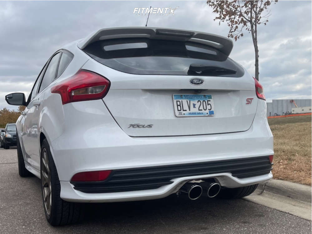 2018 Ford Focus ST with 18x8.5 Konig Ampliform and Vercelli 245x45 on ...
