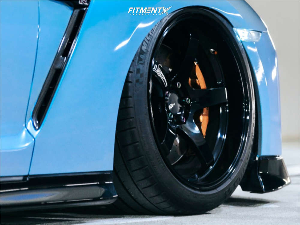 2020 Nissan GT-R Premium with 20x11 Advan Racing GT and Michelin 285x35 ...