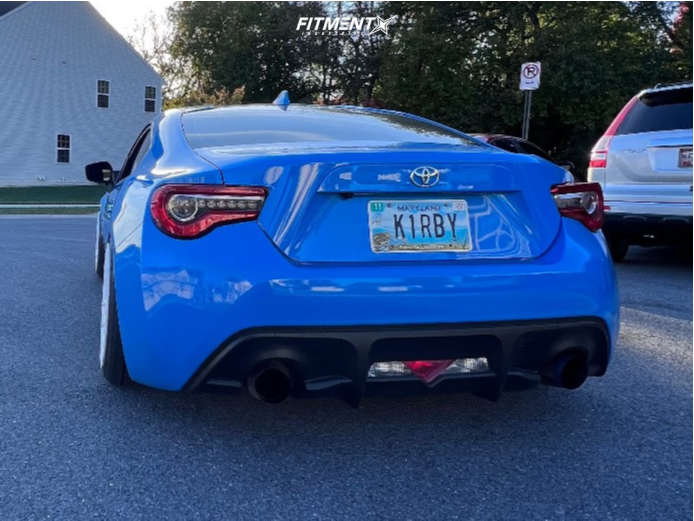 2020 Toyota 86 Base with 18x9.5 ESR Cs8 and Vercelli 215x40 on ...