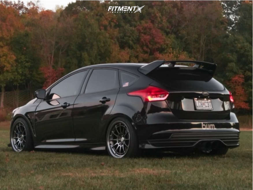 2016 Ford Focus ST with 18x9.5 Enkei Nt03m and Nitto 235x40 on ...
