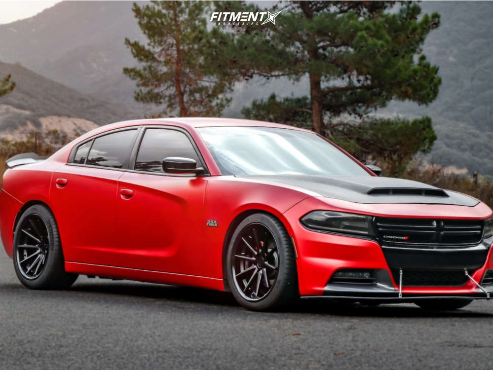 2017 Dodge Charger R/T with 20x10.5 Ferrada Fr4 and Michelin 295x35 on ...