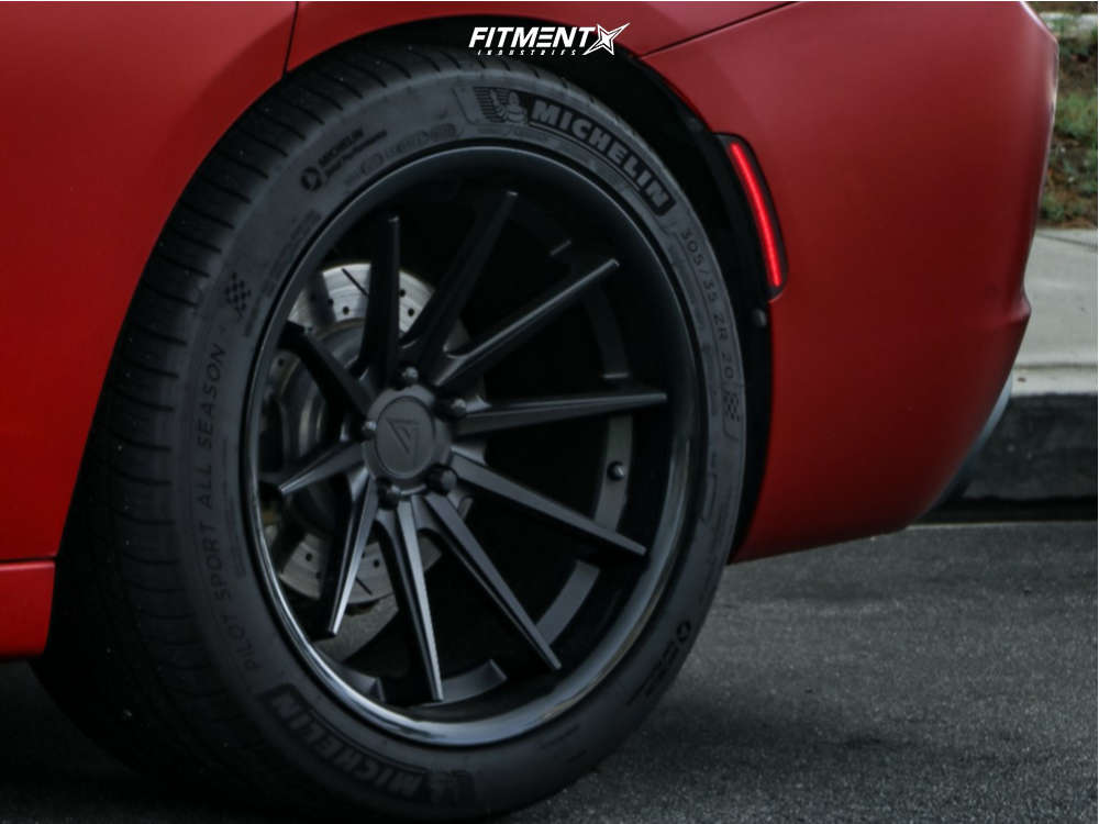 2017 Dodge Charger R/T with 20x10.5 Ferrada Fr4 and Michelin 295x35 on ...