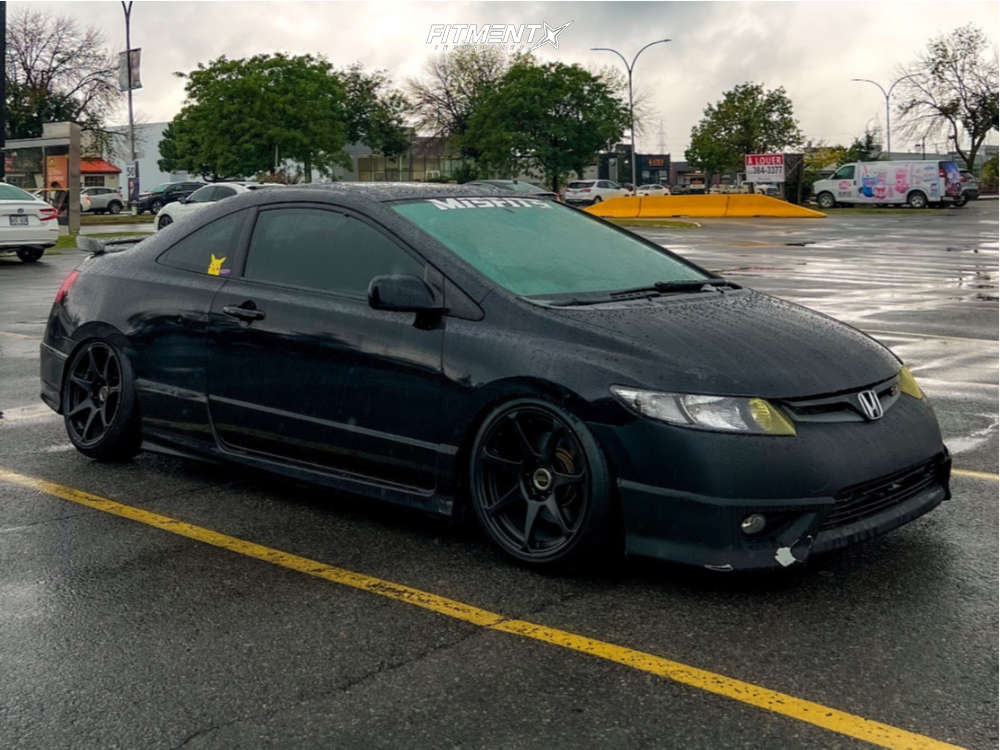 2008 Honda Civic Si with 17x9 MB Wheels Battles and Capturar 215x40 on ...