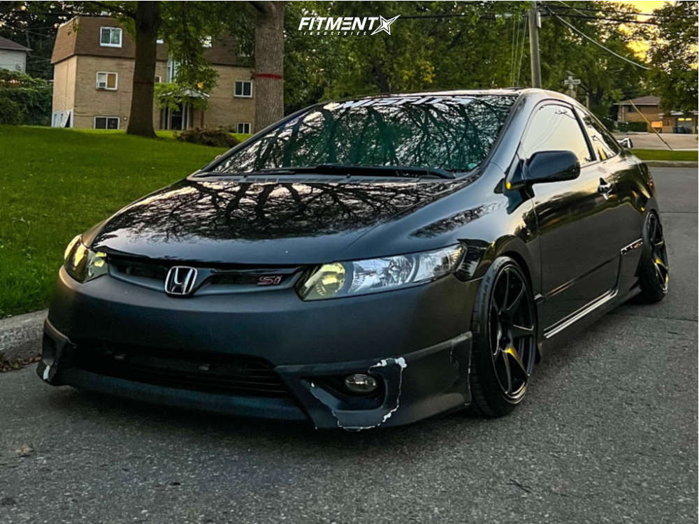 2008 Honda Civic Si with 17x9 MB Wheels Battles and Capturar 215x40 on ...
