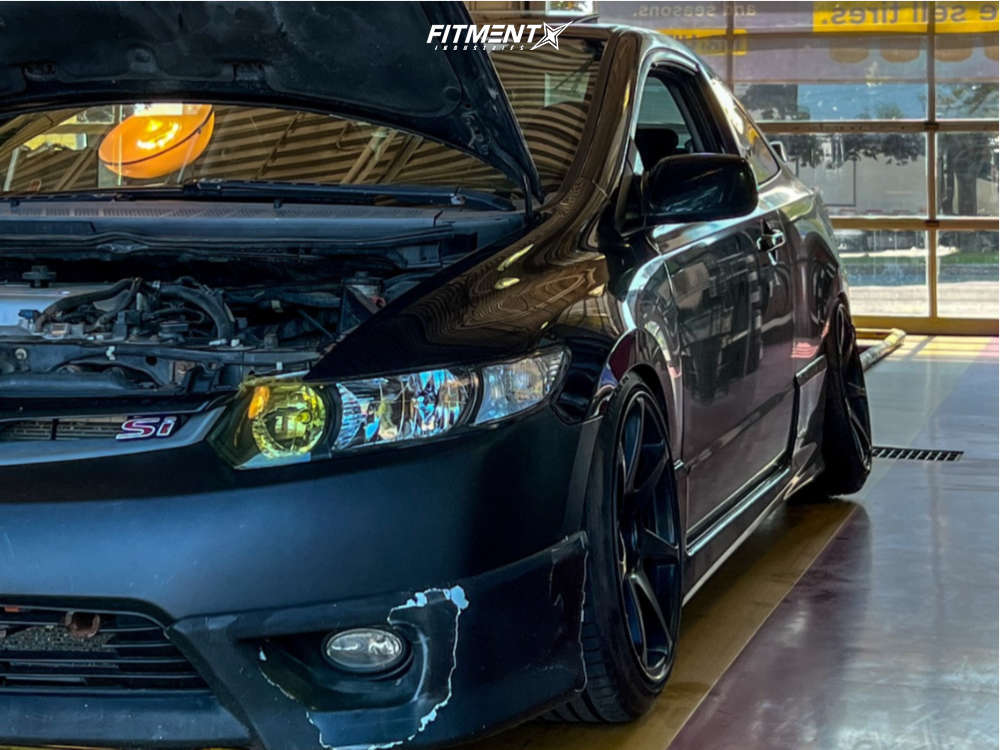 2008 Honda Civic Si with 17x9 MB Wheels Battles and Capturar 215x40 on ...