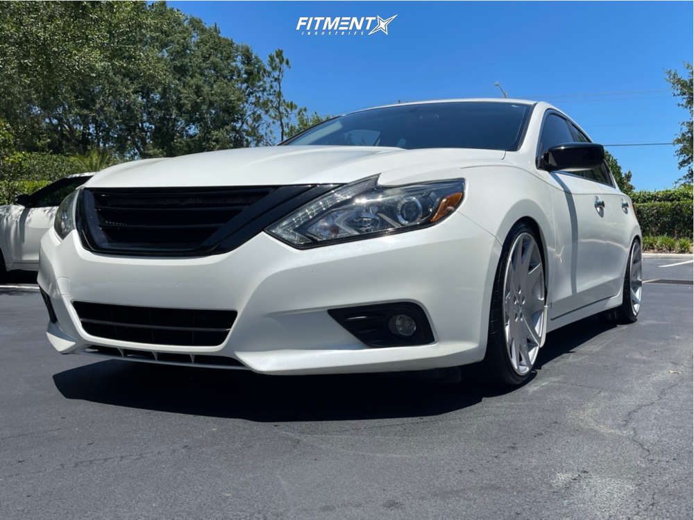 2017 Nissan Altima SR with 20x9.5 MRR Hr3 and Lexani 225x35 on ...