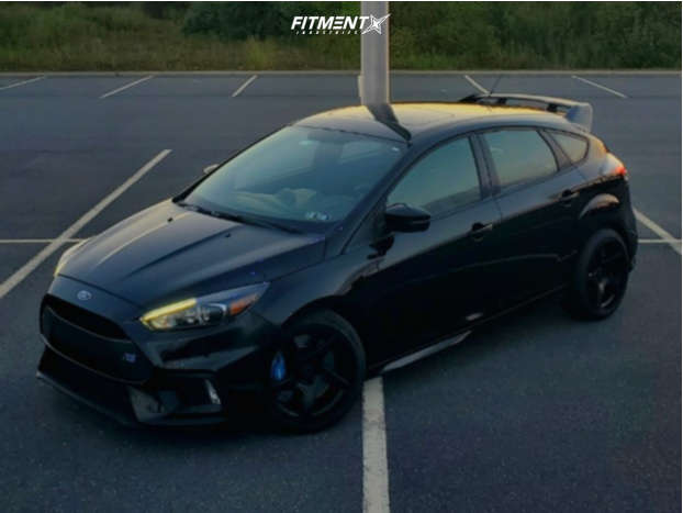 2017 Ford Focus RS with 18x8.5 Anovia Kinetic and Michelin 235x40 on ...