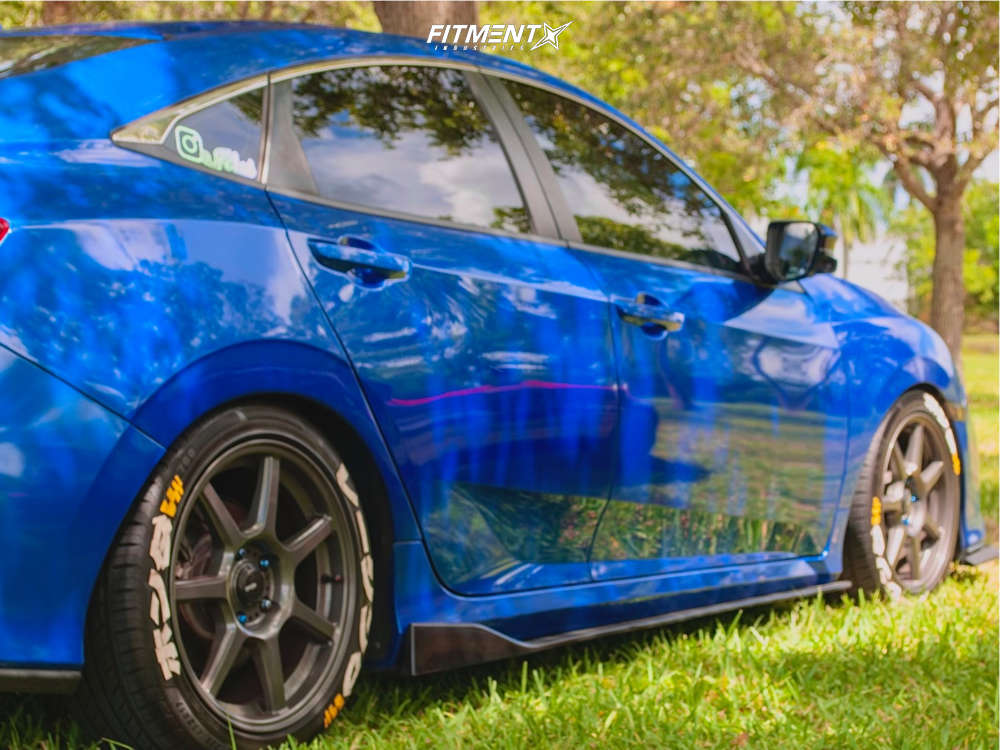 2018 Honda Civic Si with 17x8 Konig Ultraform and Advanta 225x45 on ...