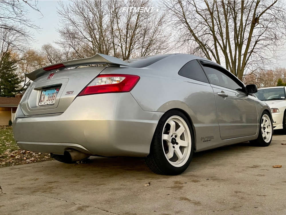 2006 Honda Civic Si with 17x8 AVID1 Av6 and Continental 225x45 on ...