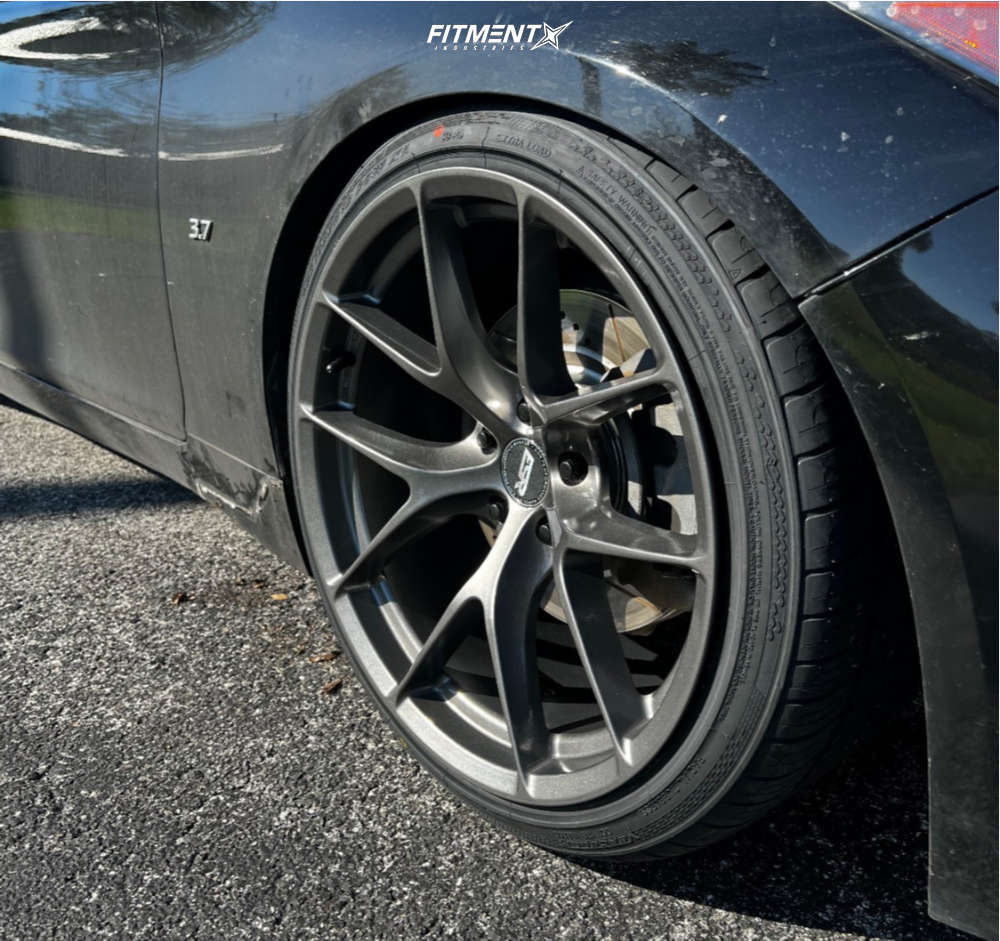 2014 INFINITI Q50 Premium with 19x10.5 ESR Rf2 and Vercelli 255x35 on ...