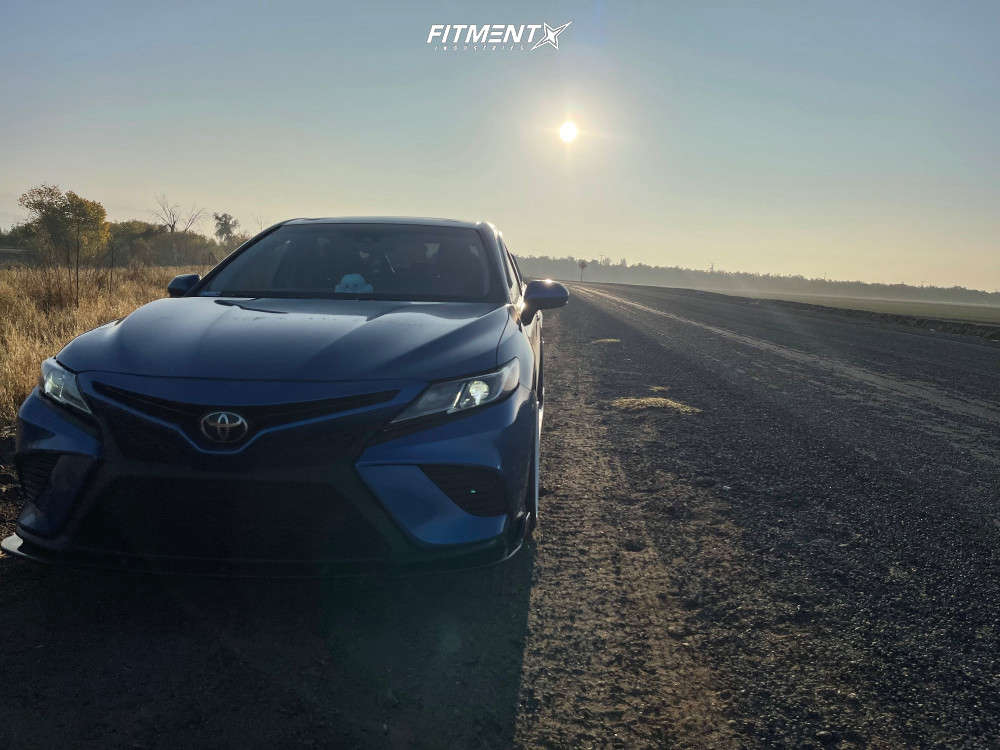 2019 Toyota Camry SE with 18x9.5 Cosmis Racing R1 and Ironman 235x45 on ...