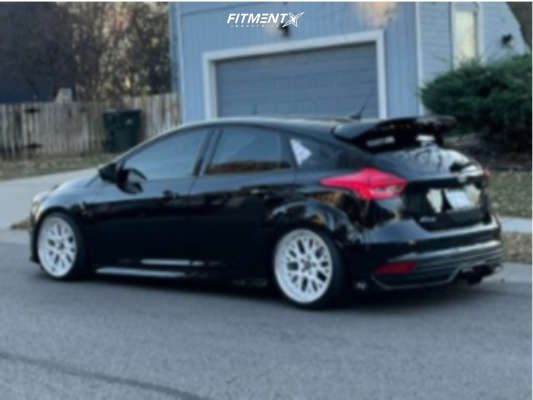 2017 Ford Focus ST with 18x9.5 ESR Cs11 and Nitto 215x40 on Coilovers ...