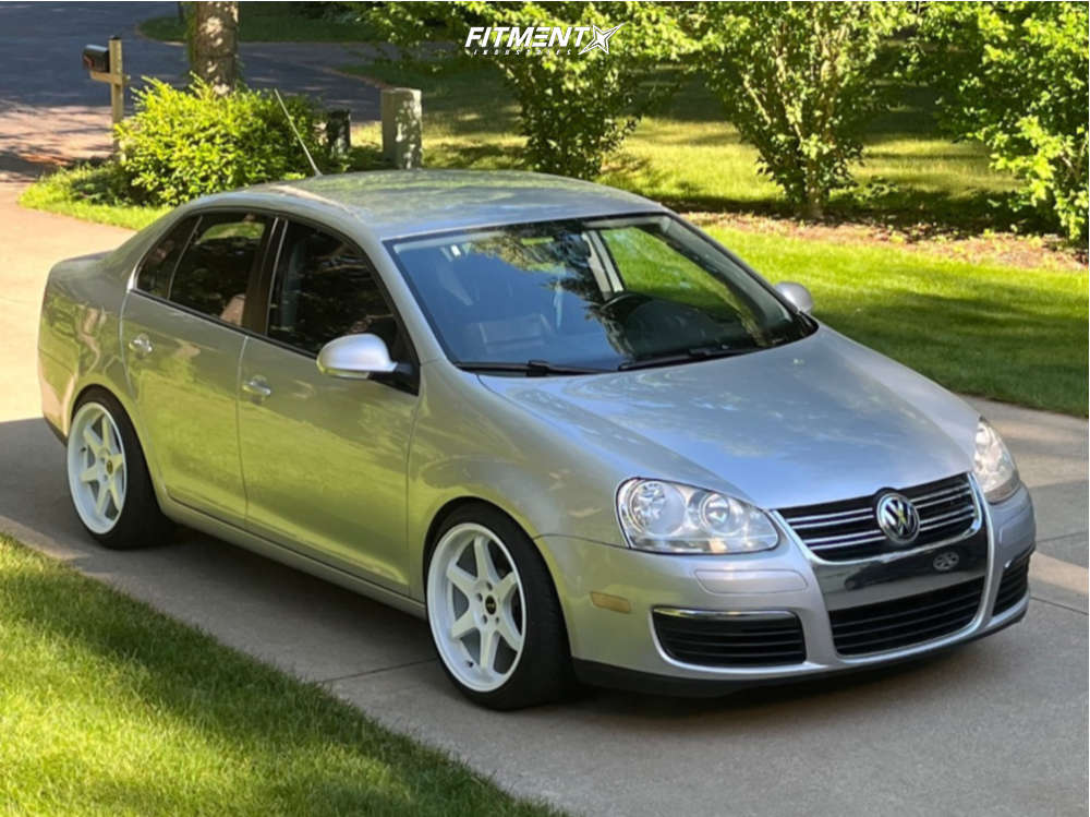 2010 Volkswagen Jetta SE with 18x9.5 Vors Tr37 and Vercelli 225x35 on ...