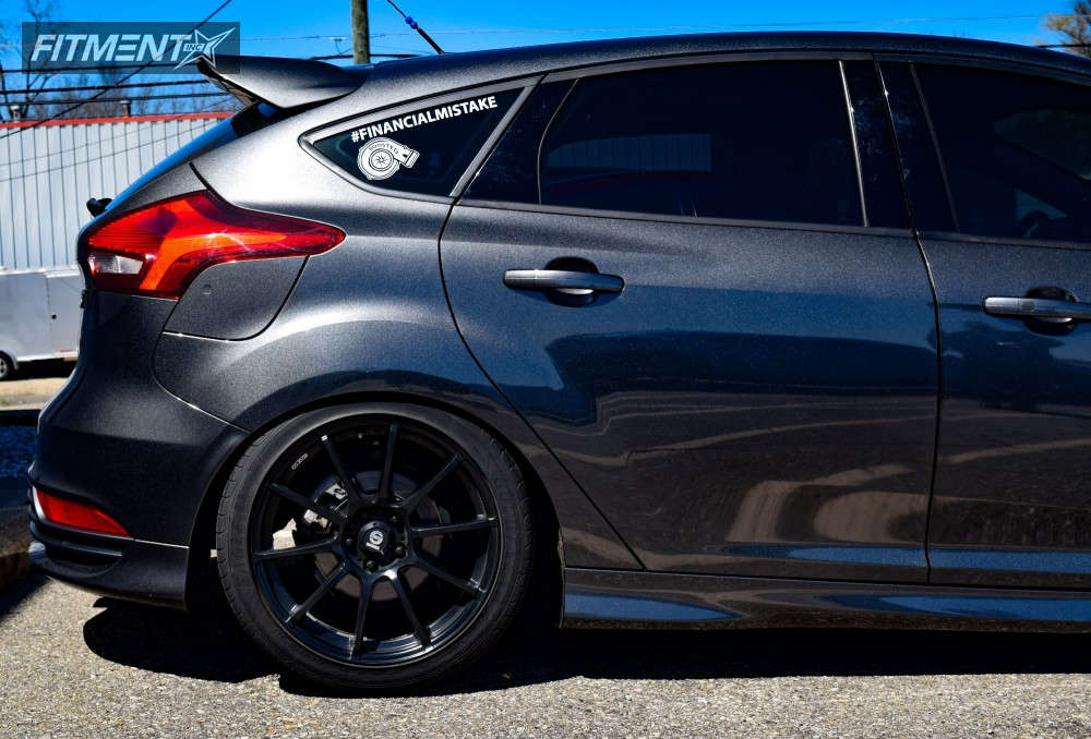 2016 Ford Focus ST with 18x8 Sparco Assetto and Pirelli 235x40 on ...